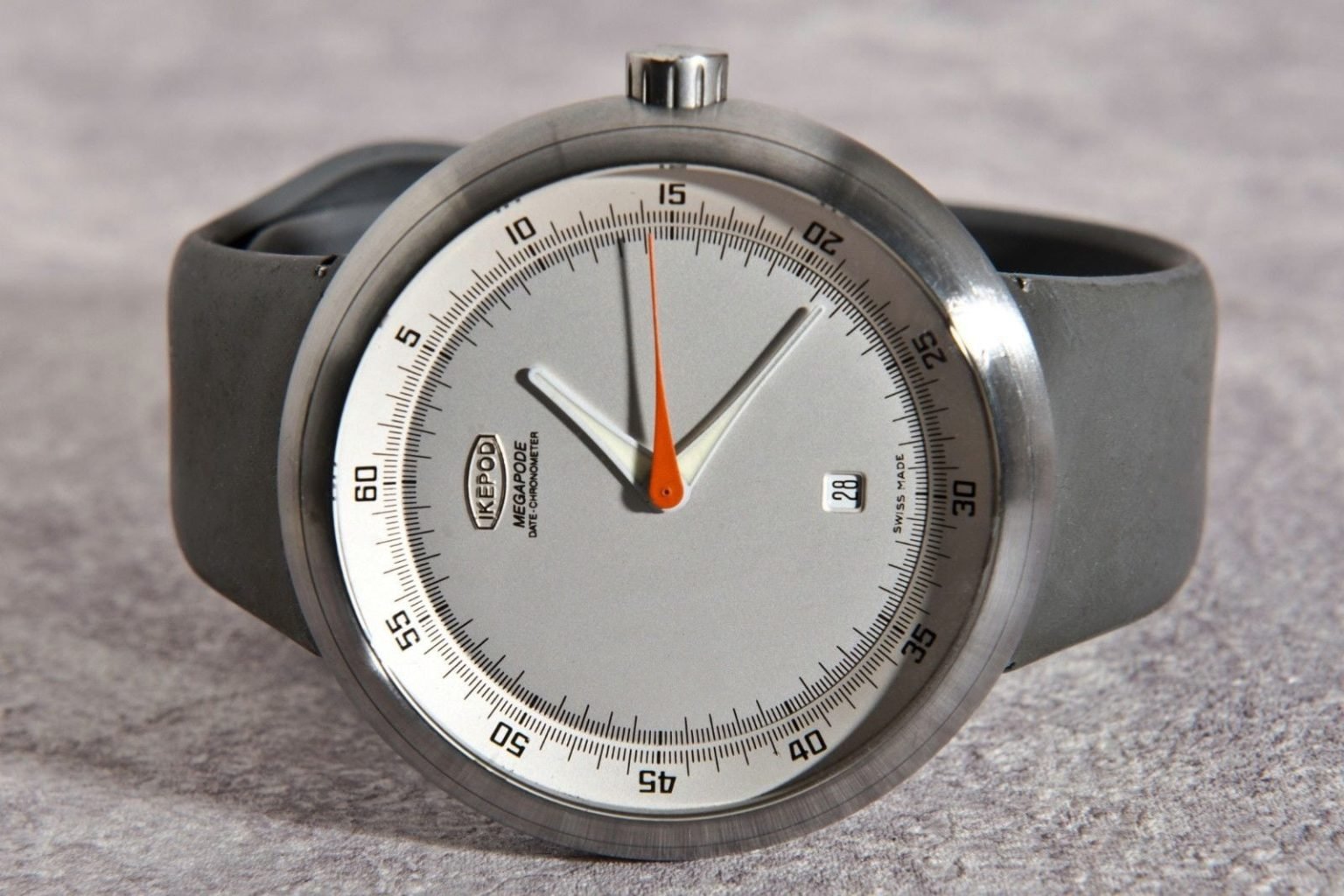 Ikepod Megapode Date Chronograph - Pawndeluxe