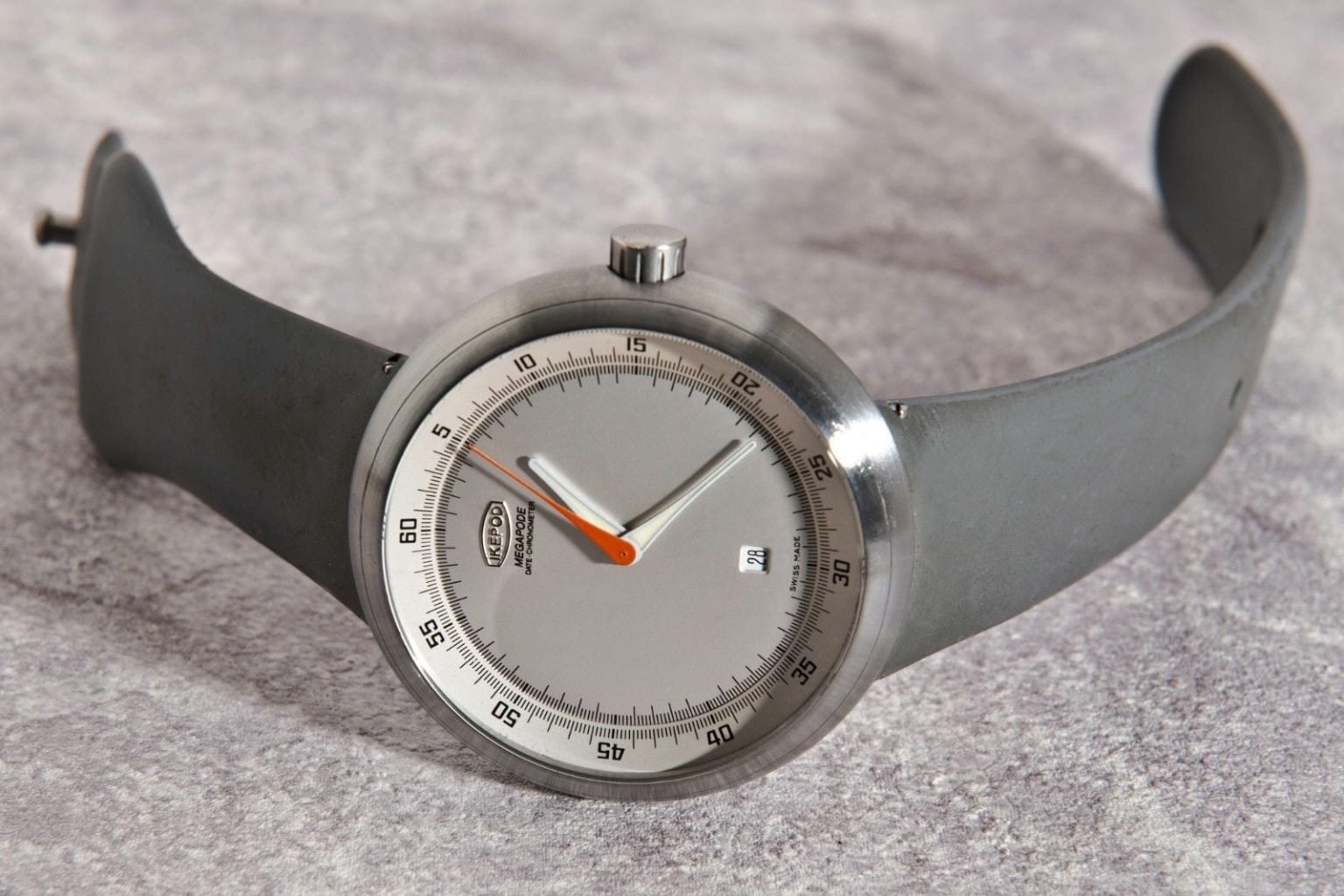 Ikepod Megapode Date Chronograph - Pawndeluxe
